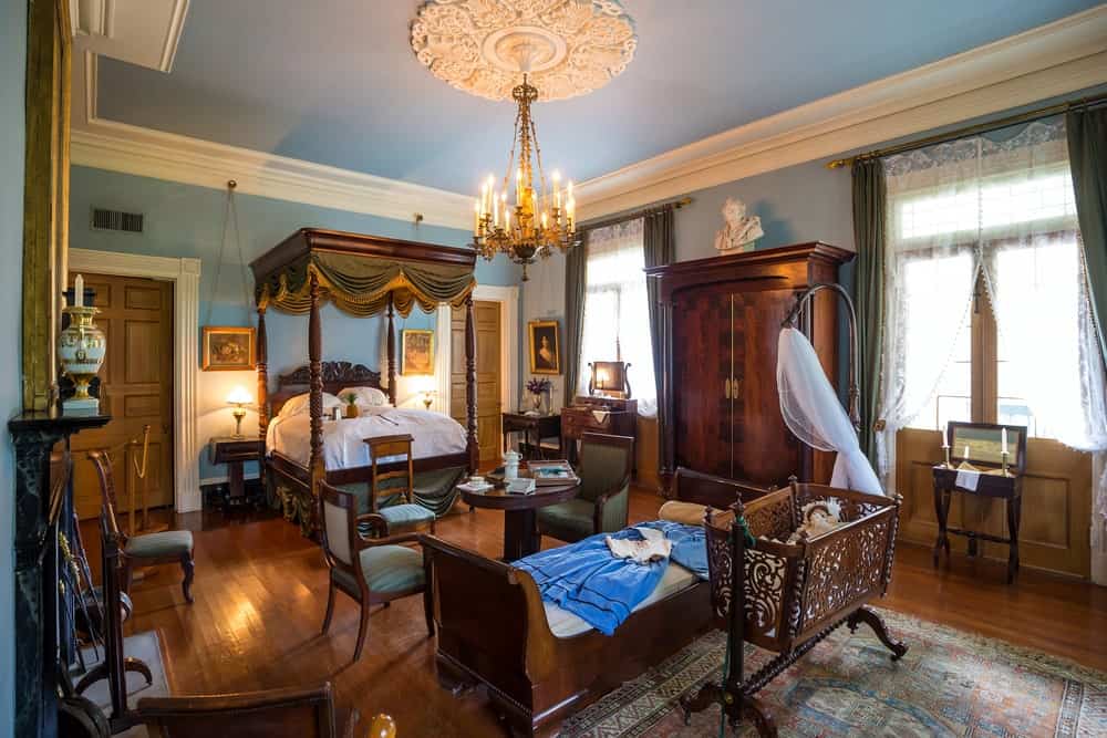 45 Victorian Style Primary Bedroom Ideas (Photos)